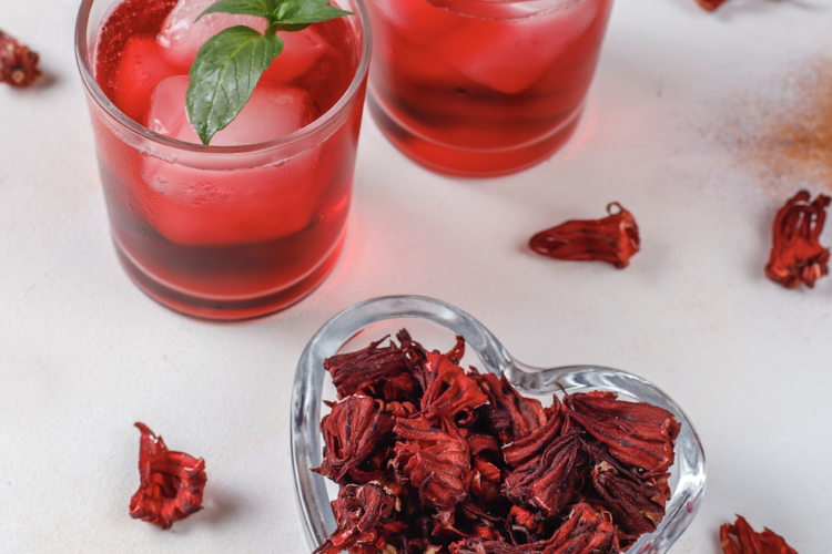 Recette du Bissap : Boisson d'Hibiscus Facile et Rafraîchissante ...
